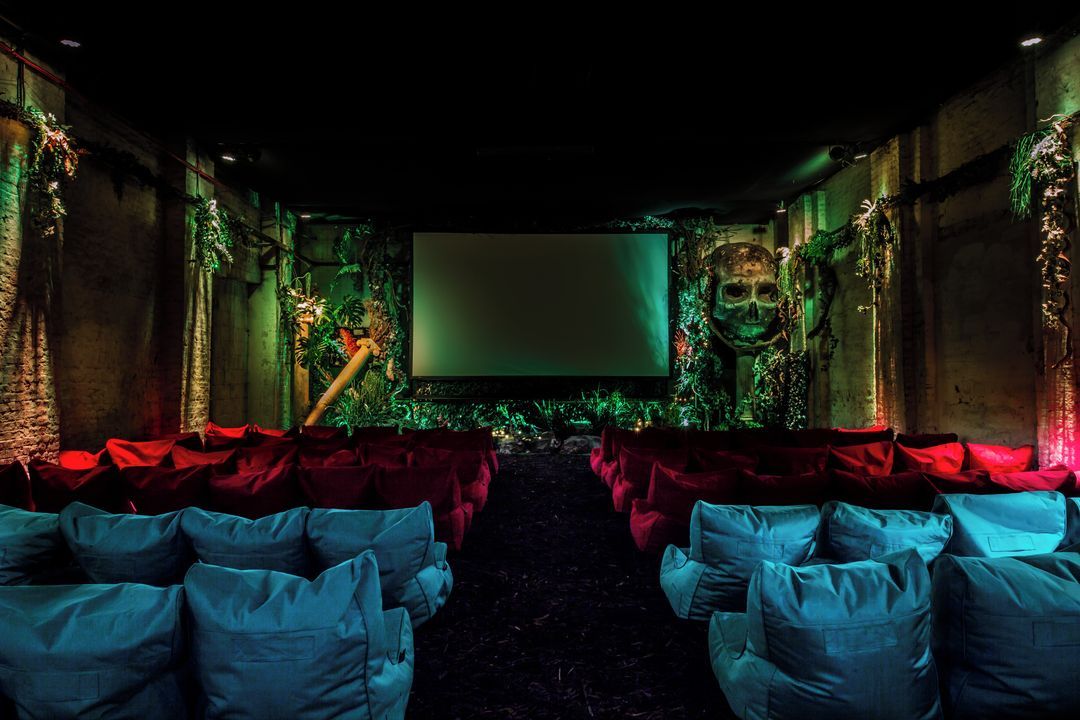 Бескаркасные кресла для кинотеатра Backyard Cinema от Ambient Lounge®